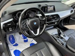 Grey BMW 520 2018 in Jonava, with an engine capacity of 2.00 L and mileage of 299 thousand km for 12799 €, photo 45 on AUTOMOTO.COM.LV