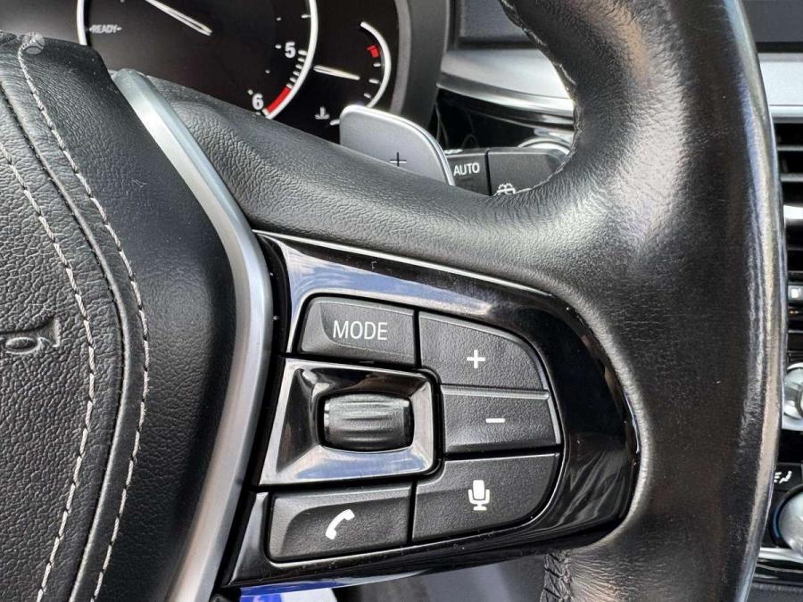Grey BMW 520 2018 in Jonava, with an engine capacity of 2.00 L and mileage of 299 thousand km for 12799 €, photo 48 on AUTOMOTO.COM.LV