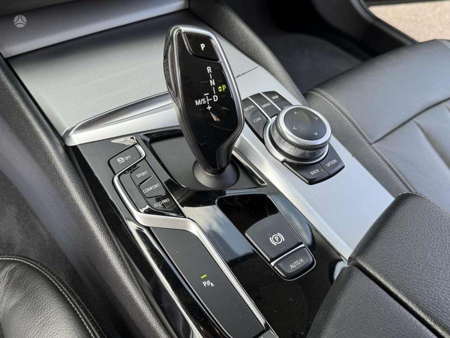 Grey BMW 520 2018 in Jonava, with an engine capacity of 2.00 L and mileage of 299 thousand km for 12799 €, photo 50 on AUTOMOTO.COM.LV