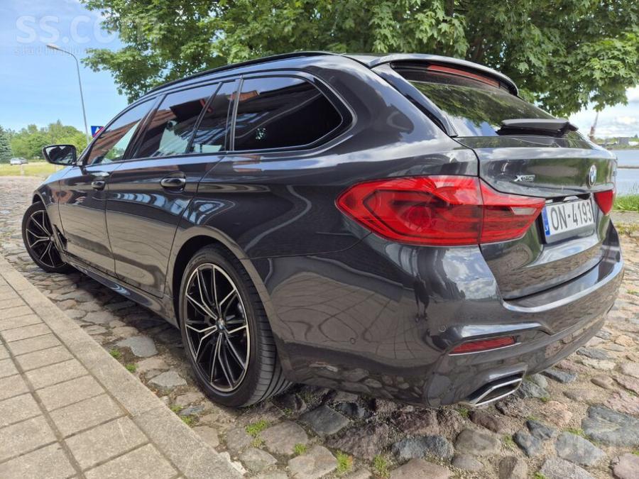 Grey BMW 520 2019 in Riga, with an engine capacity of 2.00 L and mileage of 183 thousand km for 24499 €, photo 4 on AUTOMOTO.COM.LV