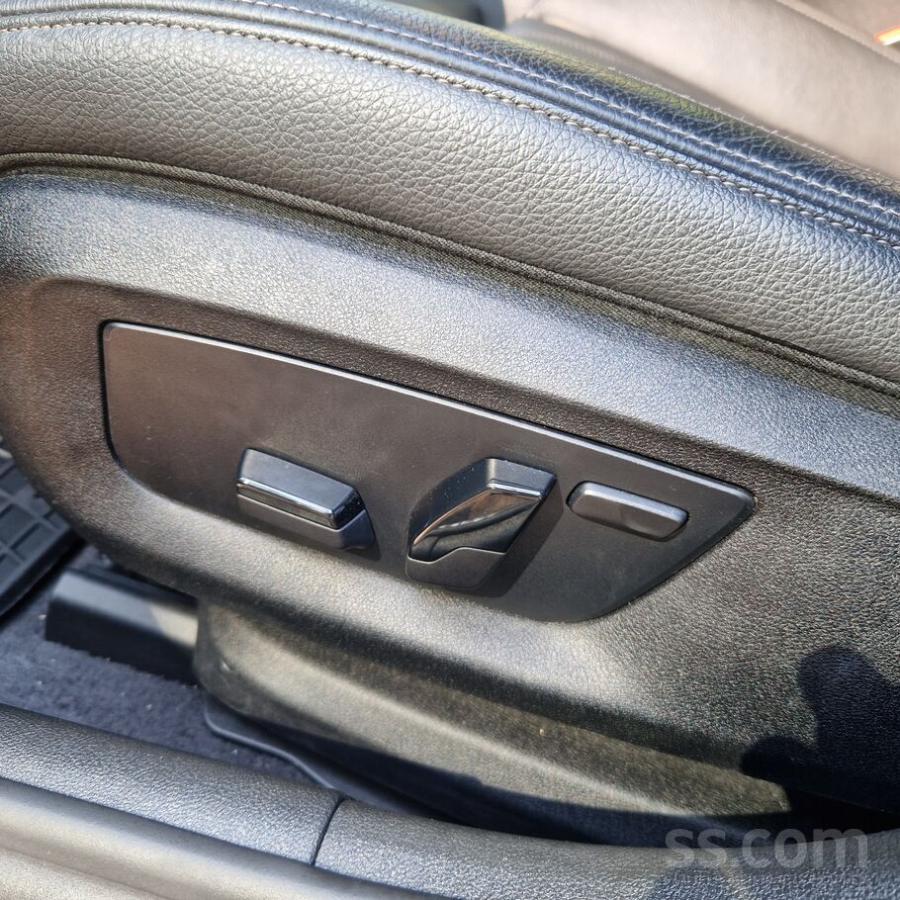 Grey BMW 520 2019 in Daugavpils, with an engine capacity of 2.00 L and mileage of 285 thousand km for 19850 €, photo 25 on AUTOMOTO.COM.LV
