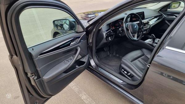 Grey BMW 520 2019 in Vilnius, with an engine capacity of 2.00 L and mileage of 194 thousand km for 19500 €, photo 9 on AUTOMOTO.COM.LV