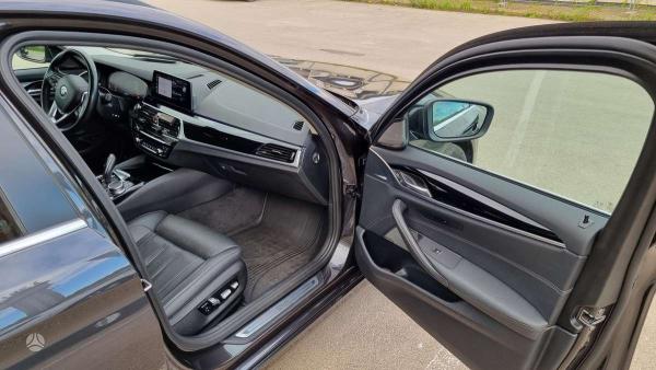 Grey BMW 520 2019 in Vilnius, with an engine capacity of 2.00 L and mileage of 194 thousand km for 19500 €, photo 11 on AUTOMOTO.COM.LV