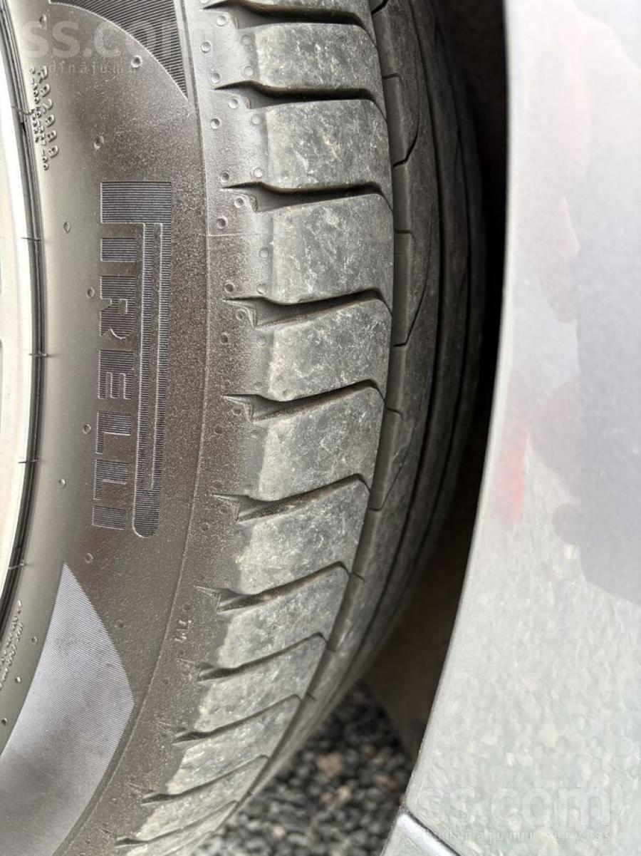 Grey BMW 520 2019 in Riga, with an engine capacity of 2.00 L and mileage of 199 thousand km for 15990 €, photo 28 on AUTOMOTO.COM.LV