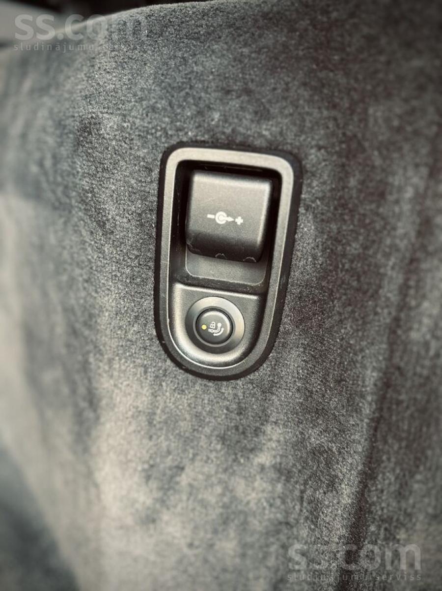 Grey BMW 520 2020 in Riga, with an engine capacity of 2.00 L and mileage of 134 thousand km for 20999 €, photo 21 on AUTOMOTO.COM.LV