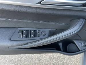 Pelēks BMW 520 2020 Sigulda, ar dzinēja tilpumu 2.00 L un nobraukumu 169 tūkst. km par 24990 €, foto 23 vietnē AUTOMOTO.COM.LV