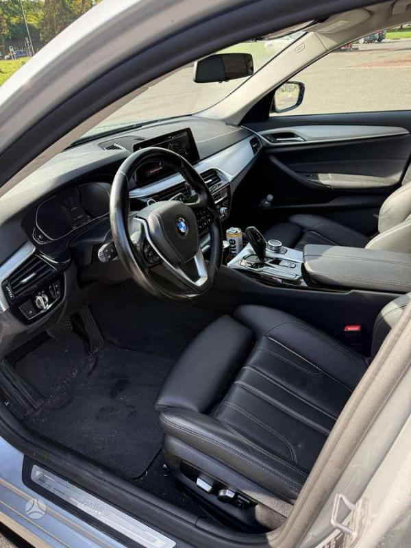 Grey BMW 520 2020 in Vilnius, with an engine capacity of 2.00 L and mileage of 160 thousand km for 23500 €, photo 9 on AUTOMOTO.COM.LV