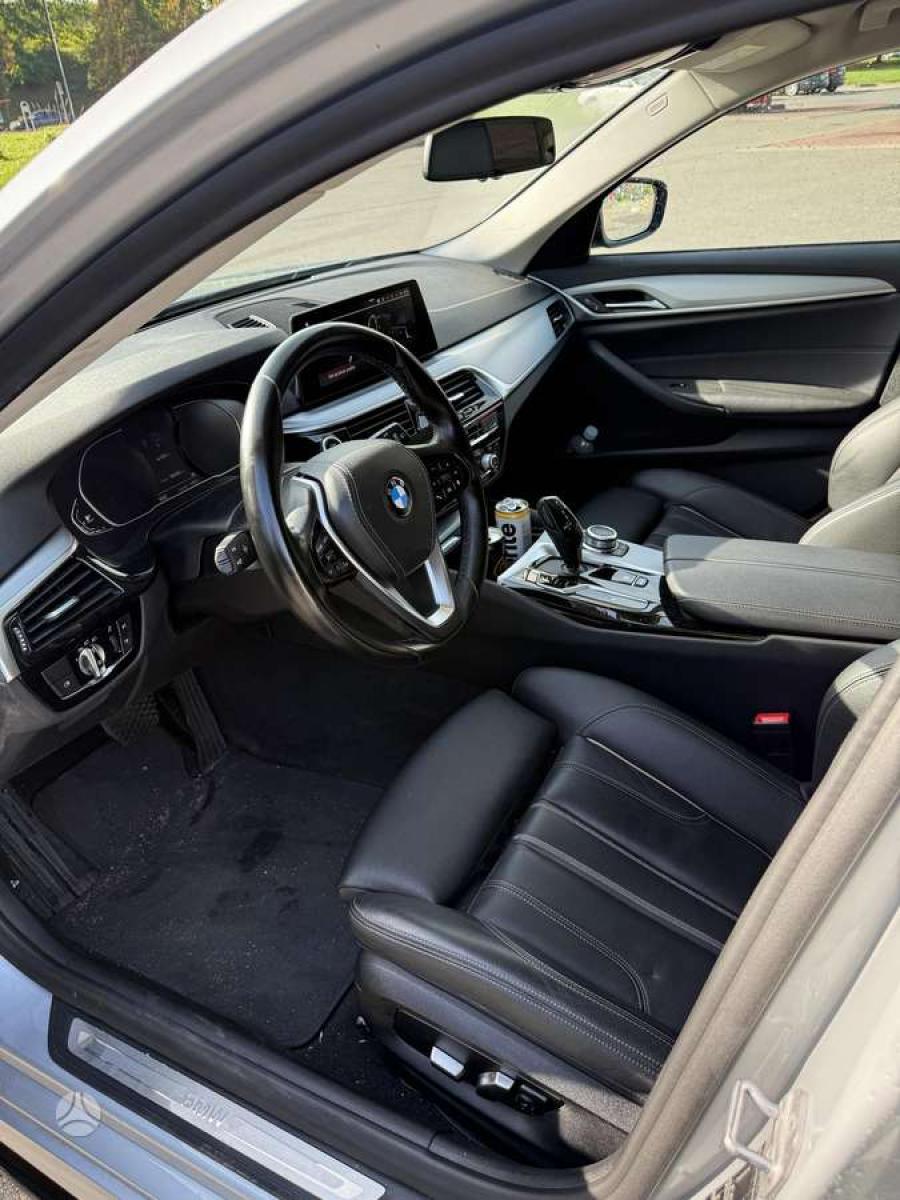 Grey BMW 520 2020 in Vilnius, with an engine capacity of 2.00 L and mileage of 160 thousand km for 23500 €, photo 9 on AUTOMOTO.COM.LV