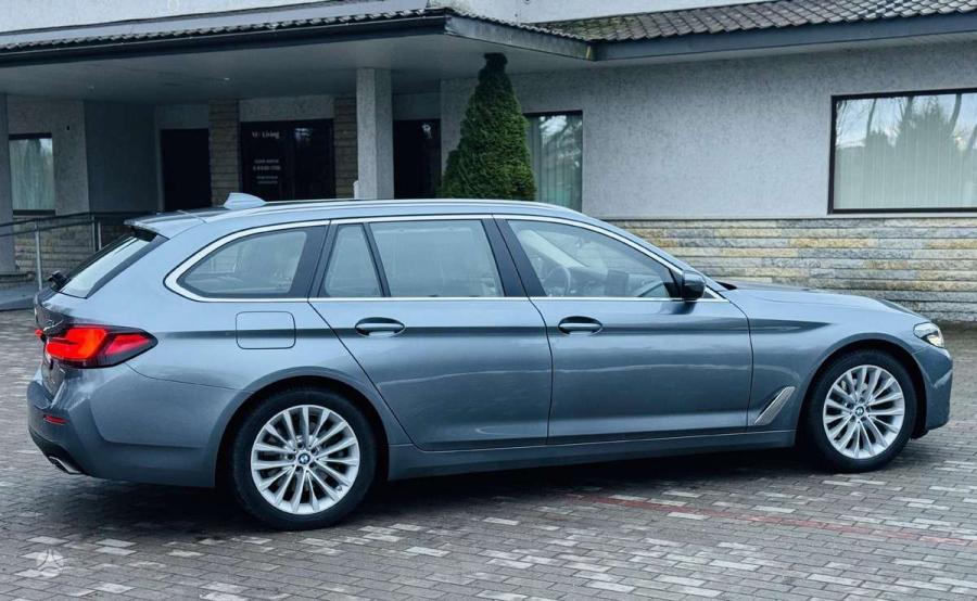 Grey BMW 520 2021 in Parnu, with an engine capacity of 2.00 L and mileage of 76 thousand km for 28000 €, photo 17 on AUTOMOTO.COM.LV