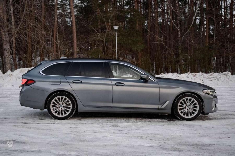 Pelēks BMW 520 2021 Elektrėnai, ar dzinēja tilpumu 2.00 L un nobraukumu 235 tūkst. km par 20900 €, foto 4 vietnē AUTOMOTO.COM.LV