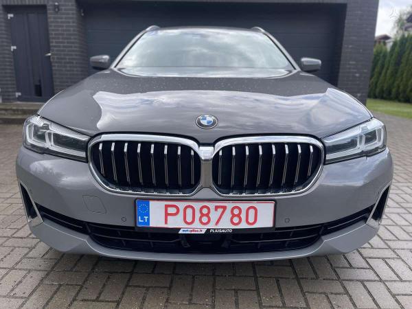 Grey BMW 520 2021 in Vilnius, with an engine capacity of 2.00 L and mileage of 200 thousand km for 23456 €, photo 5 on AUTOMOTO.COM.LV
