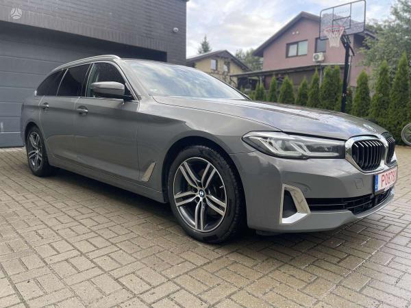 Grey BMW 520 2021 in Vilnius, with an engine capacity of 2.00 L and mileage of 200 thousand km for 23456 €, photo 6 on AUTOMOTO.COM.LV