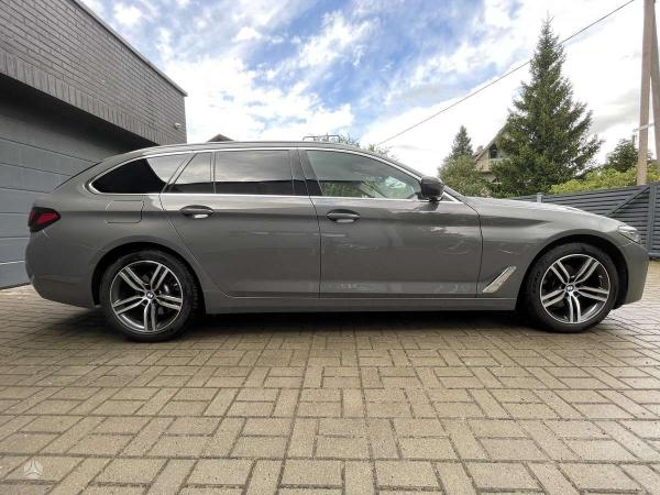 Grey BMW 520 2021 in Vilnius, with an engine capacity of 2.00 L and mileage of 200 thousand km for 23456 €, photo 7 on AUTOMOTO.COM.LV