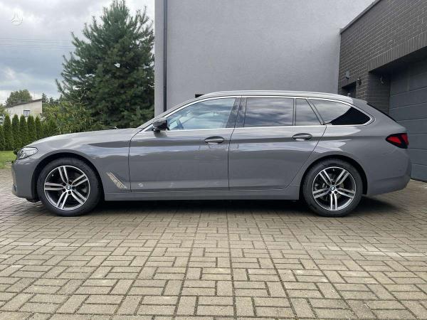 Grey BMW 520 2021 in Vilnius, with an engine capacity of 2.00 L and mileage of 200 thousand km for 23456 €, photo 10 on AUTOMOTO.COM.LV