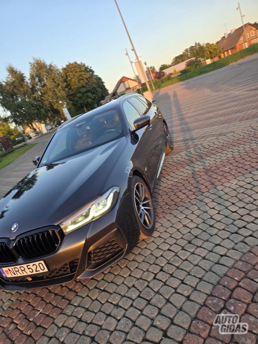 Grey BMW 520 2021 in Silute, with an engine capacity of 2.00 L and mileage of 0 thousand km for 20800 €, photo 3 on AUTOMOTO.COM.LV