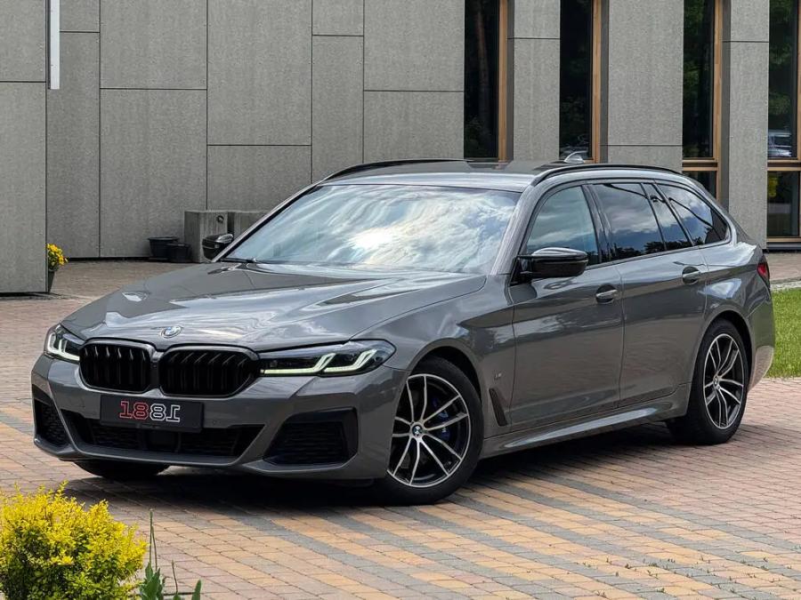 Grey BMW 520 2022 in Riga, with an engine capacity of 2.00 L and mileage of 182 thousand km for 24900 €, photo 7 on AUTOMOTO.COM.LV