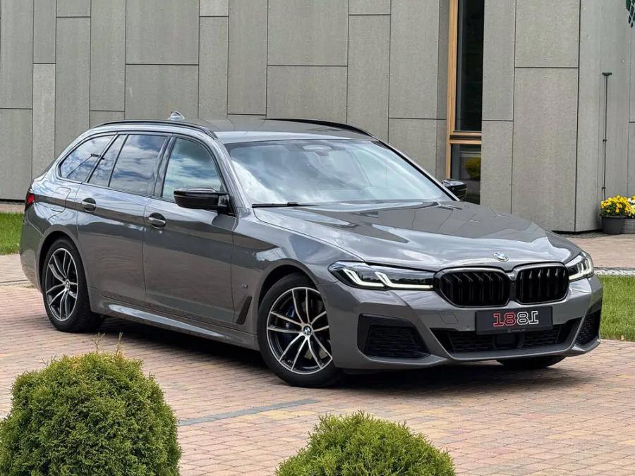 Grey BMW 520 2022 in Riga, with an engine capacity of 2.00 L and mileage of 182 thousand km for 24900 €, photo 12 on AUTOMOTO.COM.LV