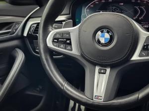 Grey BMW 520 2022 in Riga, with an engine capacity of 2.00 L and mileage of 182 thousand km for 24900 €, photo 17 on AUTOMOTO.COM.LV