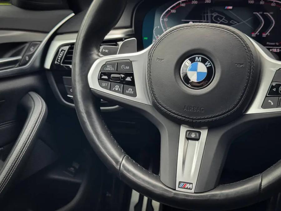 Grey BMW 520 2022 in Riga, with an engine capacity of 2.00 L and mileage of 182 thousand km for 24900 €, photo 17 on AUTOMOTO.COM.LV