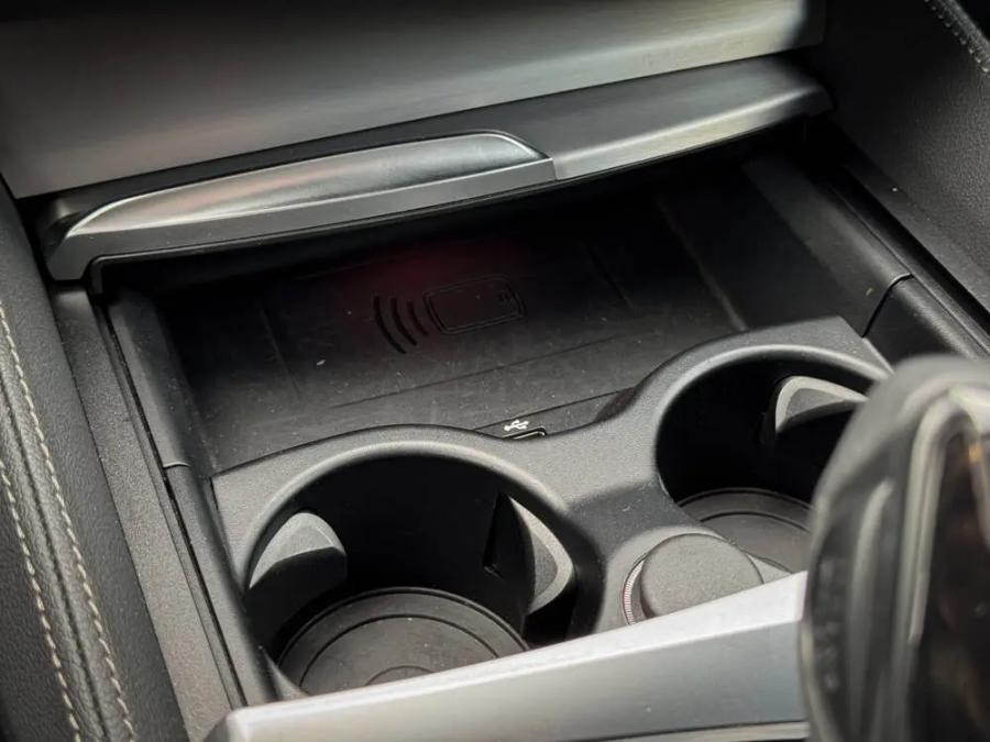 Grey BMW 520 2022 in Riga, with an engine capacity of 2.00 L and mileage of 182 thousand km for 24900 €, photo 27 on AUTOMOTO.COM.LV