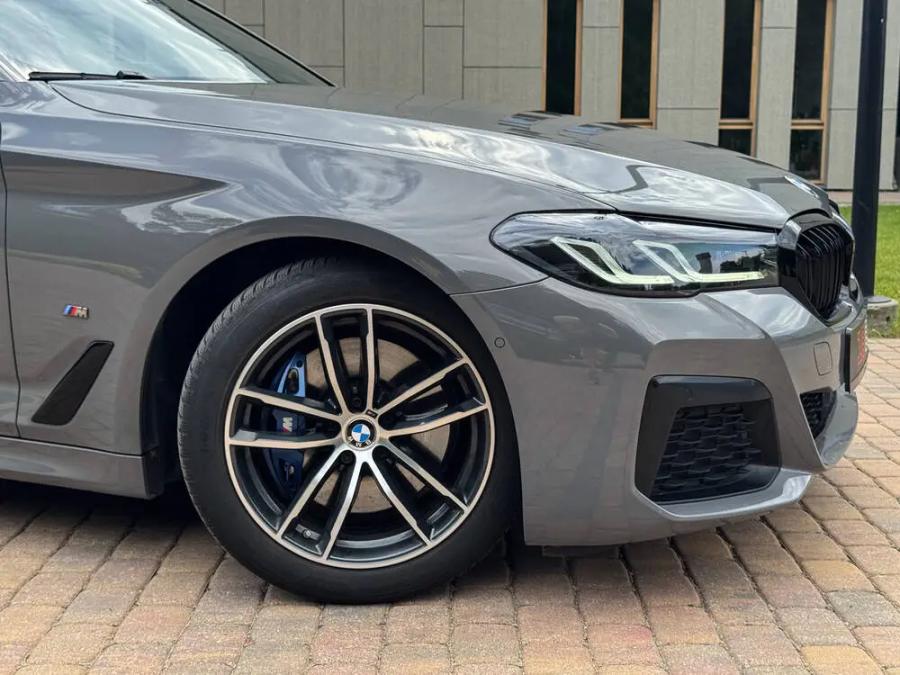 Grey BMW 520 2022 in Riga, with an engine capacity of 2.00 L and mileage of 182 thousand km for 24900 €, photo 36 on AUTOMOTO.COM.LV
