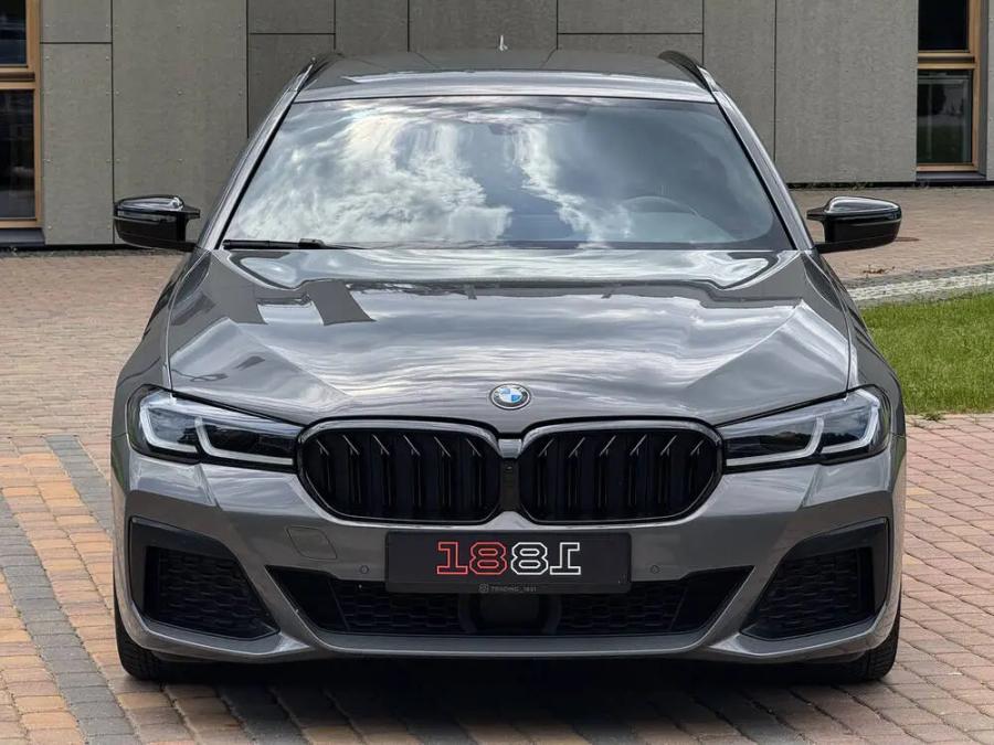 Grey BMW 520 2022 in Riga, with an engine capacity of 2.00 L and mileage of 182 thousand km for 24900 €, photo 40 on AUTOMOTO.COM.LV