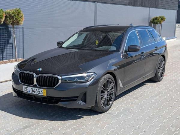 Grey BMW 520 2022 in Siauliai, with an engine capacity of 2.00 L and mileage of 241 thousand km for 20500 €, photo 1 on AUTOMOTO.COM.LV