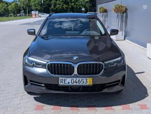 Grey BMW 520 2022 in Siauliai, with an engine capacity of 2.00 L and mileage of 241 thousand km for 20500 €, photo 3 on AUTOMOTO.COM.LV