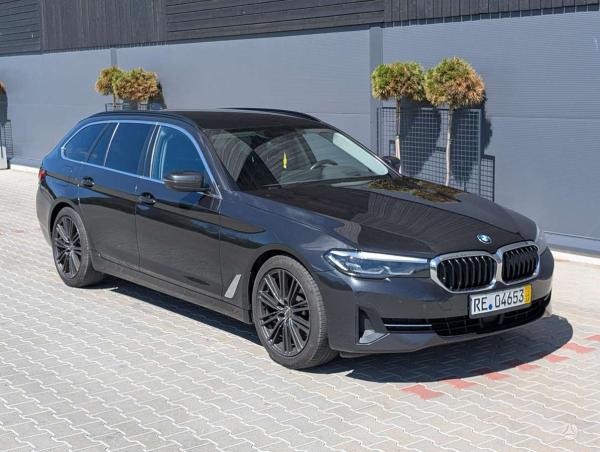 Grey BMW 520 2022 in Siauliai, with an engine capacity of 2.00 L and mileage of 241 thousand km for 20500 €, photo 3 on AUTOMOTO.COM.LV