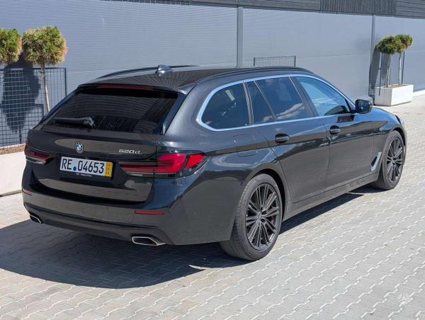 Grey BMW 520 2022 in Siauliai, with an engine capacity of 2.00 L and mileage of 241 thousand km for 20500 €, photo 5 on AUTOMOTO.COM.LV