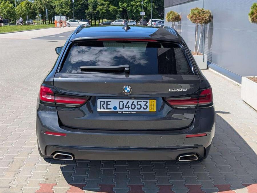 Grey BMW 520 2022 in Siauliai, with an engine capacity of 2.00 L and mileage of 241 thousand km for 20500 €, photo 7 on AUTOMOTO.COM.LV