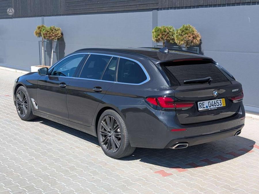 Grey BMW 520 2022 in Siauliai, with an engine capacity of 2.00 L and mileage of 241 thousand km for 20500 €, photo 8 on AUTOMOTO.COM.LV