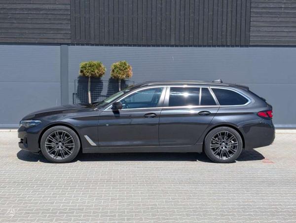 Grey BMW 520 2022 in Siauliai, with an engine capacity of 2.00 L and mileage of 241 thousand km for 20500 €, photo 8 on AUTOMOTO.COM.LV
