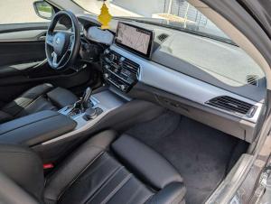 Grey BMW 520 2022 in Siauliai, with an engine capacity of 2.00 L and mileage of 241 thousand km for 20500 €, photo 11 on AUTOMOTO.COM.LV
