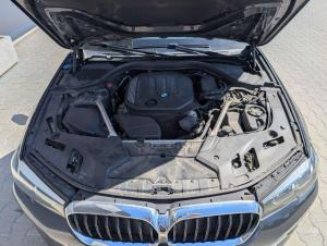 Grey BMW 520 2022 in Siauliai, with an engine capacity of 2.00 L and mileage of 241 thousand km for 20500 €, photo 15 on AUTOMOTO.COM.LV