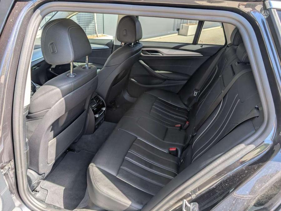Grey BMW 520 2022 in Siauliai, with an engine capacity of 2.00 L and mileage of 241 thousand km for 20500 €, photo 16 on AUTOMOTO.COM.LV