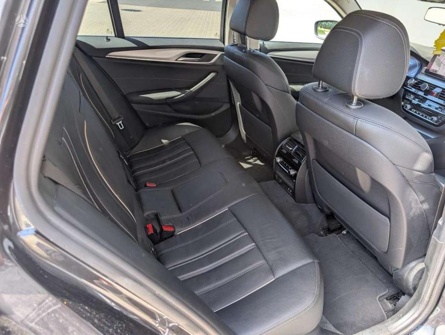 Grey BMW 520 2022 in Siauliai, with an engine capacity of 2.00 L and mileage of 241 thousand km for 20500 €, photo 17 on AUTOMOTO.COM.LV