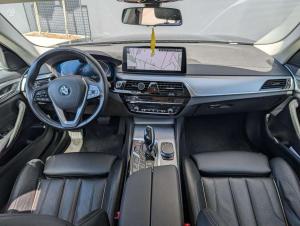 Grey BMW 520 2022 in Siauliai, with an engine capacity of 2.00 L and mileage of 241 thousand km for 20500 €, photo 19 on AUTOMOTO.COM.LV