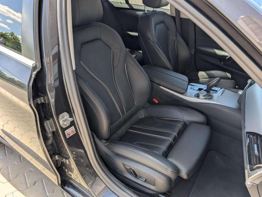 Grey BMW 520 2022 in Siauliai, with an engine capacity of 2.00 L and mileage of 241 thousand km for 20500 €, photo 20 on AUTOMOTO.COM.LV
