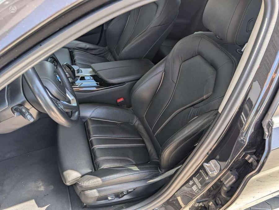 Grey BMW 520 2022 in Siauliai, with an engine capacity of 2.00 L and mileage of 241 thousand km for 20500 €, photo 28 on AUTOMOTO.COM.LV