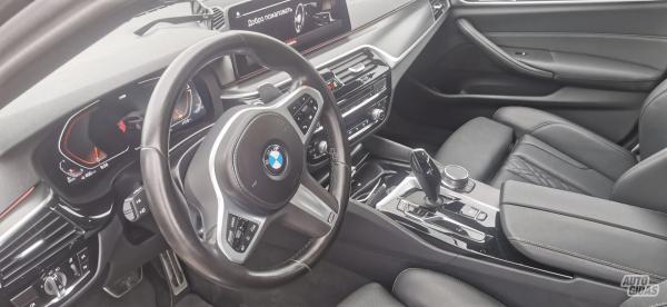 Grey BMW 520 2023 in Vilnius, with an engine capacity of 2.00 L and mileage of 190 thousand km for 25850 €, photo 10 on AUTOMOTO.COM.LV