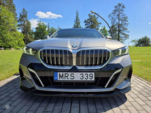 Pelēks BMW 520 2024 Telšiai, ar dzinēja tilpumu 2.00 L un nobraukumu 48 tūkst. km par 54800 €, foto 5 vietnē AUTOMOTO.COM.LV