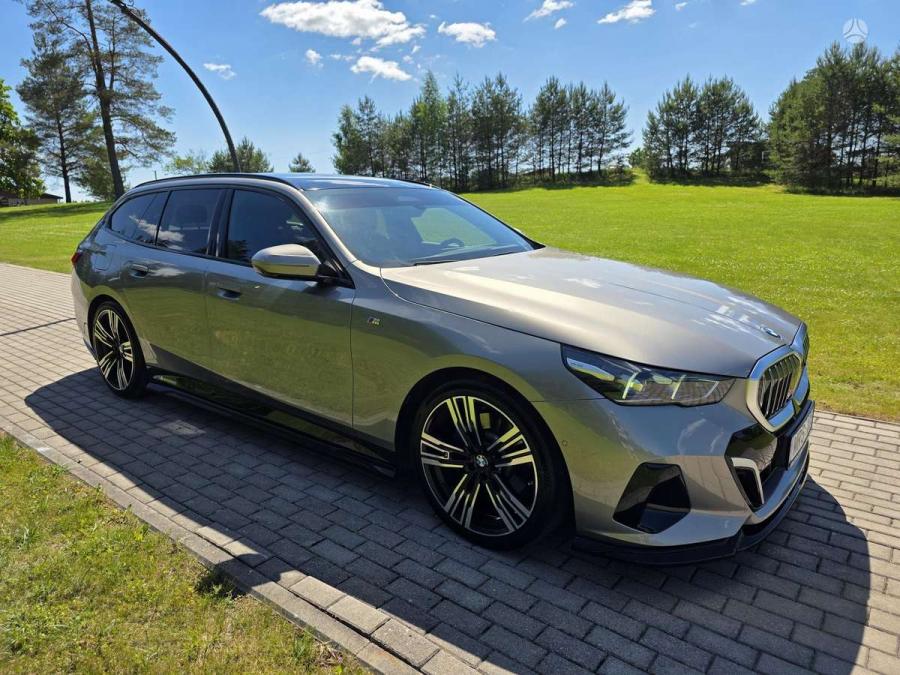 Pelēks BMW 520 2024 Telšiai, ar dzinēja tilpumu 2.00 L un nobraukumu 48 tūkst. km par 54800 €, foto 9 vietnē AUTOMOTO.COM.LV