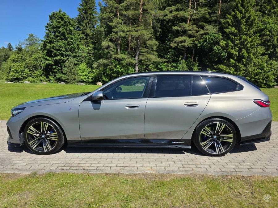 Pelēks BMW 520 2024 Telšiai, ar dzinēja tilpumu 2.00 L un nobraukumu 48 tūkst. km par 54800 €, foto 12 vietnē AUTOMOTO.COM.LV