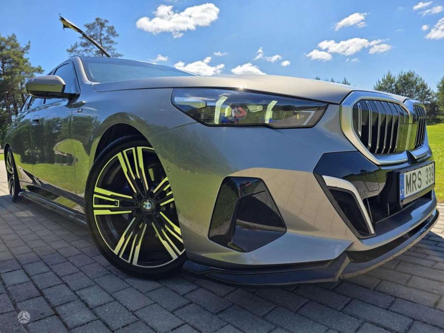 Pelēks BMW 520 2024 Telšiai, ar dzinēja tilpumu 2.00 L un nobraukumu 48 tūkst. km par 54800 €, foto 17 vietnē AUTOMOTO.COM.LV
