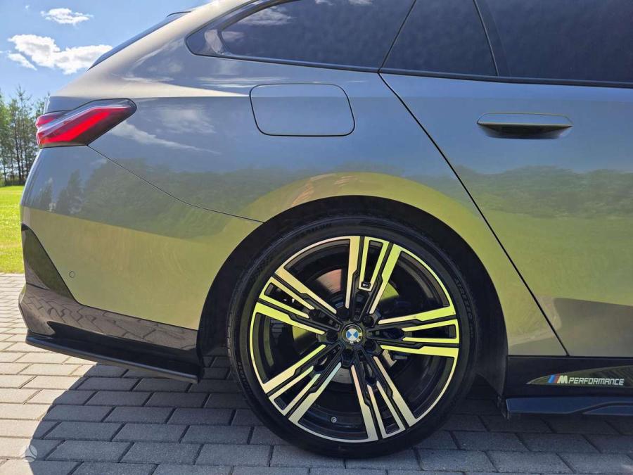 Pelēks BMW 520 2024 Telšiai, ar dzinēja tilpumu 2.00 L un nobraukumu 48 tūkst. km par 54800 €, foto 24 vietnē AUTOMOTO.COM.LV