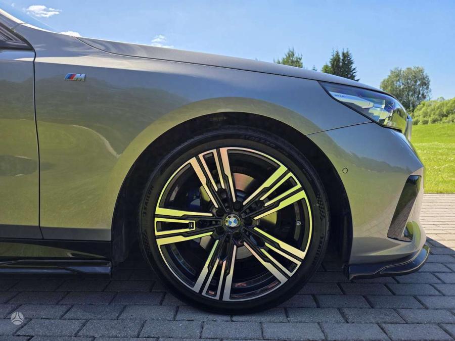 Pelēks BMW 520 2024 Telšiai, ar dzinēja tilpumu 2.00 L un nobraukumu 48 tūkst. km par 54800 €, foto 25 vietnē AUTOMOTO.COM.LV