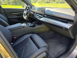 Pelēks BMW 520 2024 Telšiai, ar dzinēja tilpumu 2.00 L un nobraukumu 48 tūkst. km par 54800 €, foto 26 vietnē AUTOMOTO.COM.LV