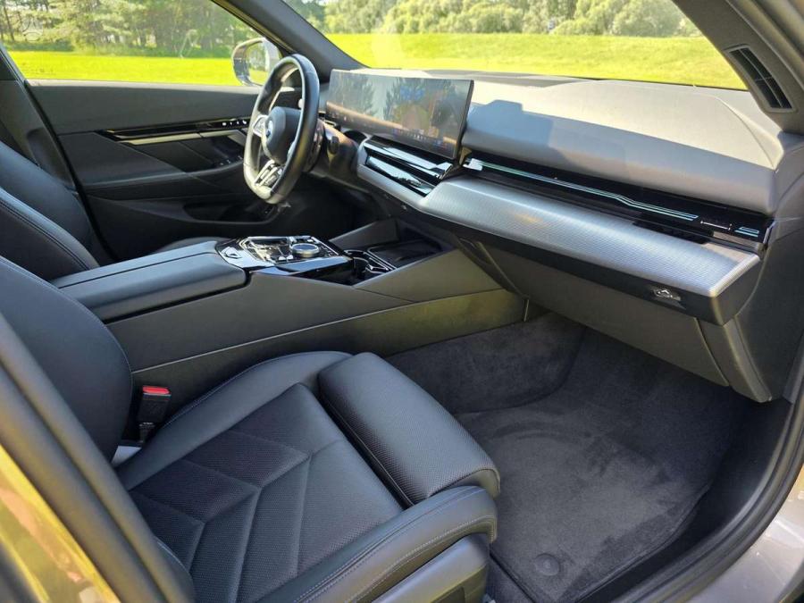 Pelēks BMW 520 2024 Telšiai, ar dzinēja tilpumu 2.00 L un nobraukumu 48 tūkst. km par 54800 €, foto 26 vietnē AUTOMOTO.COM.LV