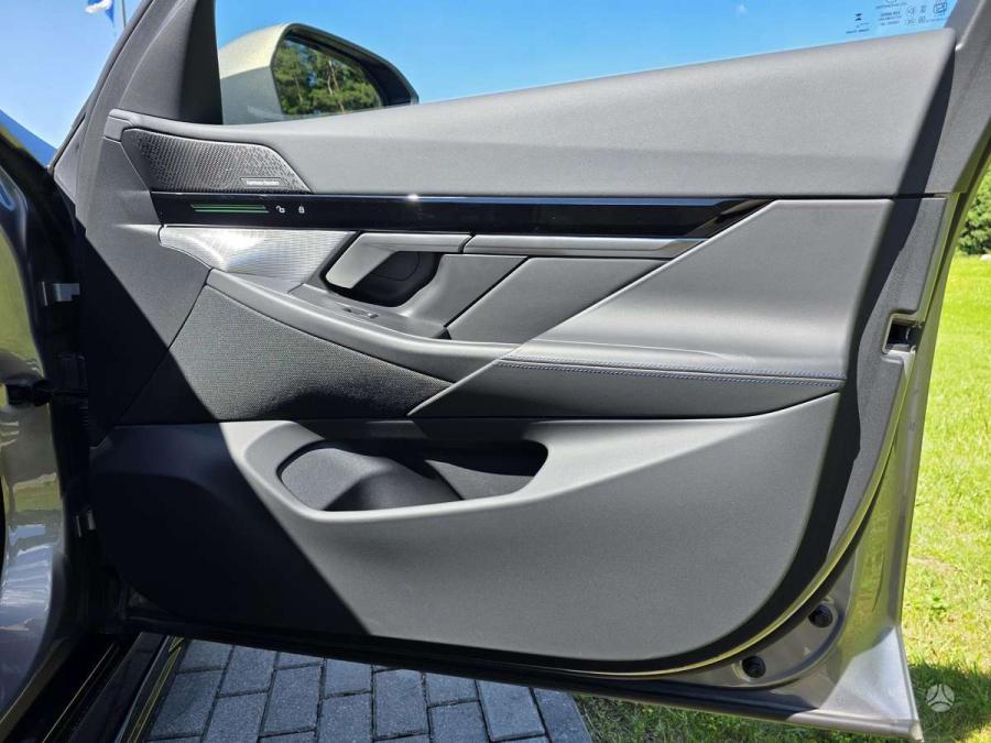 Pelēks BMW 520 2024 Telšiai, ar dzinēja tilpumu 2.00 L un nobraukumu 48 tūkst. km par 54800 €, foto 28 vietnē AUTOMOTO.COM.LV